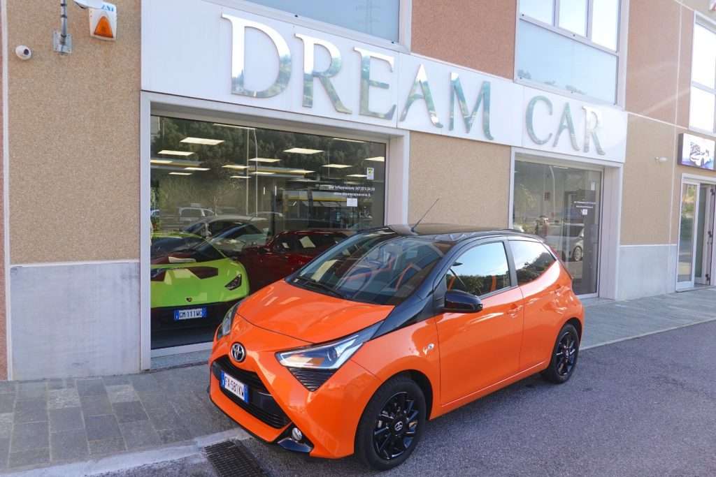 Toyota Aygo1.0 VVT-i 72 CV 5 porte Connect AUTOMATICA ORANGE