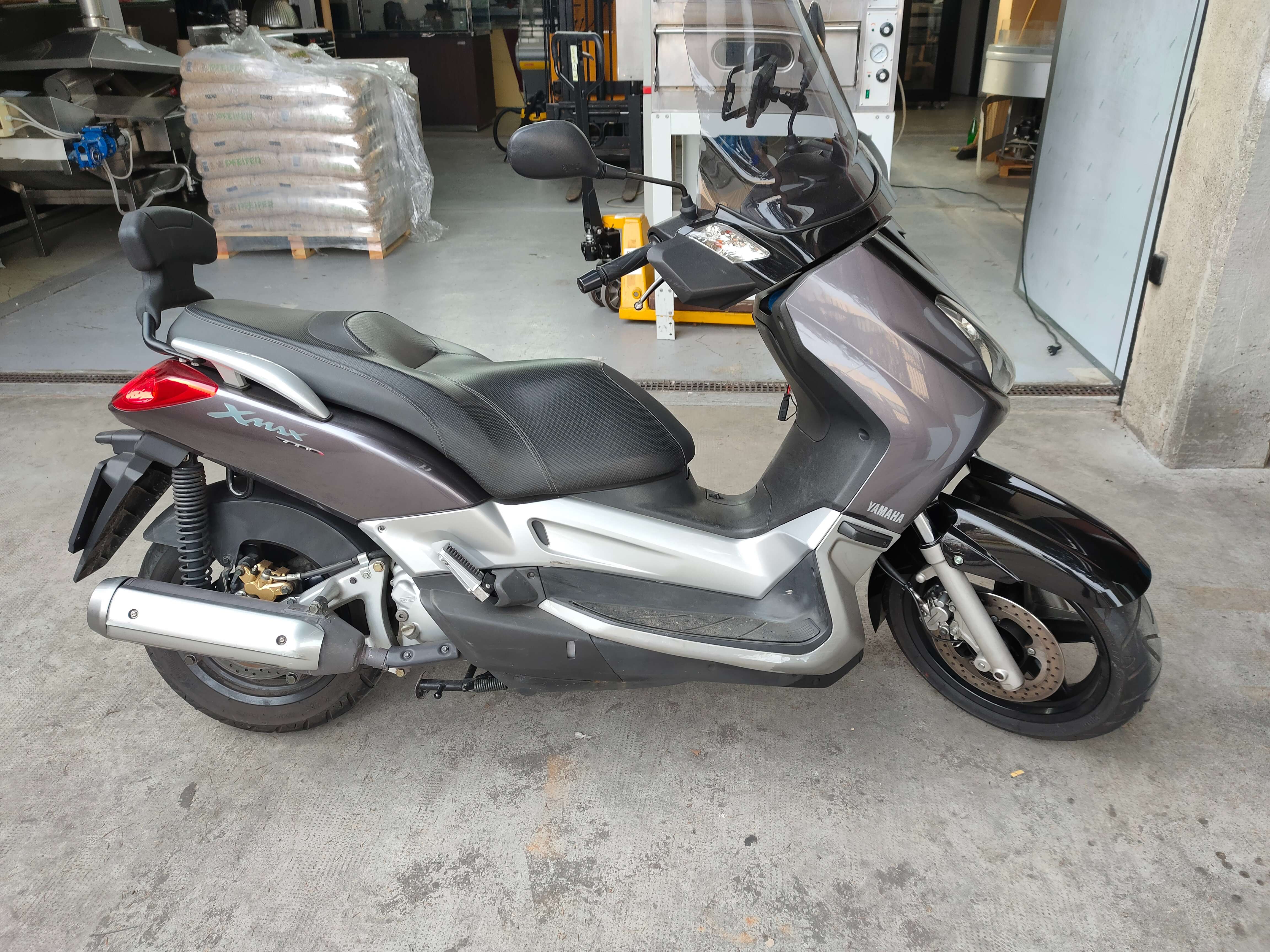 Yamaha X-Max 250