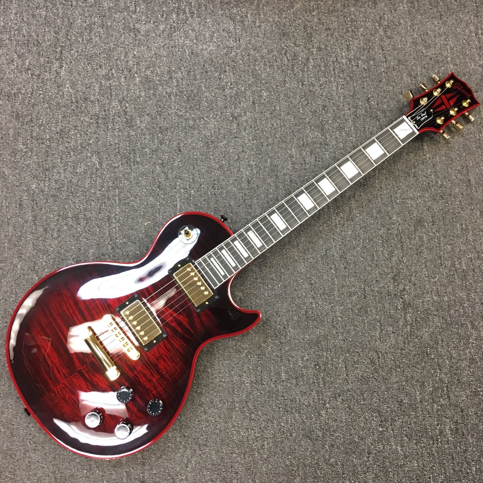 RARE FINE GIBSON LES PAUL CUSTOM RED