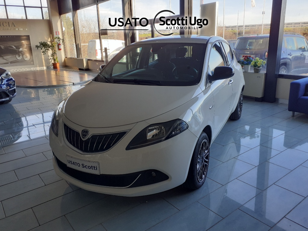 Lancia Ypsilon1.0 FireFly Hybrid Silver