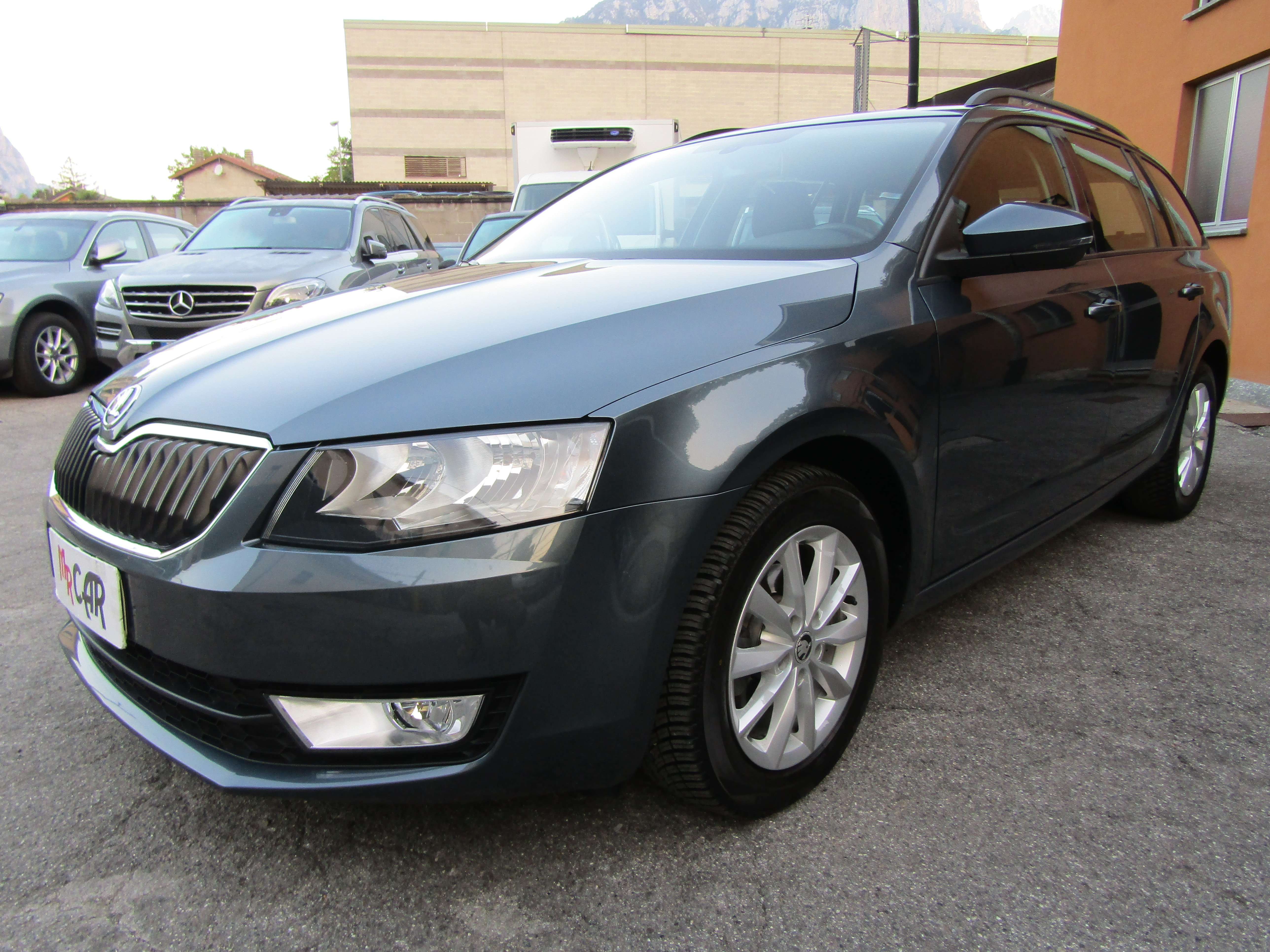 Skoda OctaviaWagon 1.6 TDi Ambition DSG * 100.000 KM REALI *