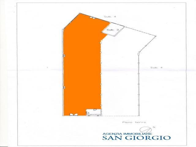 Sarzana su strada di grande passaggio capannone commerciale