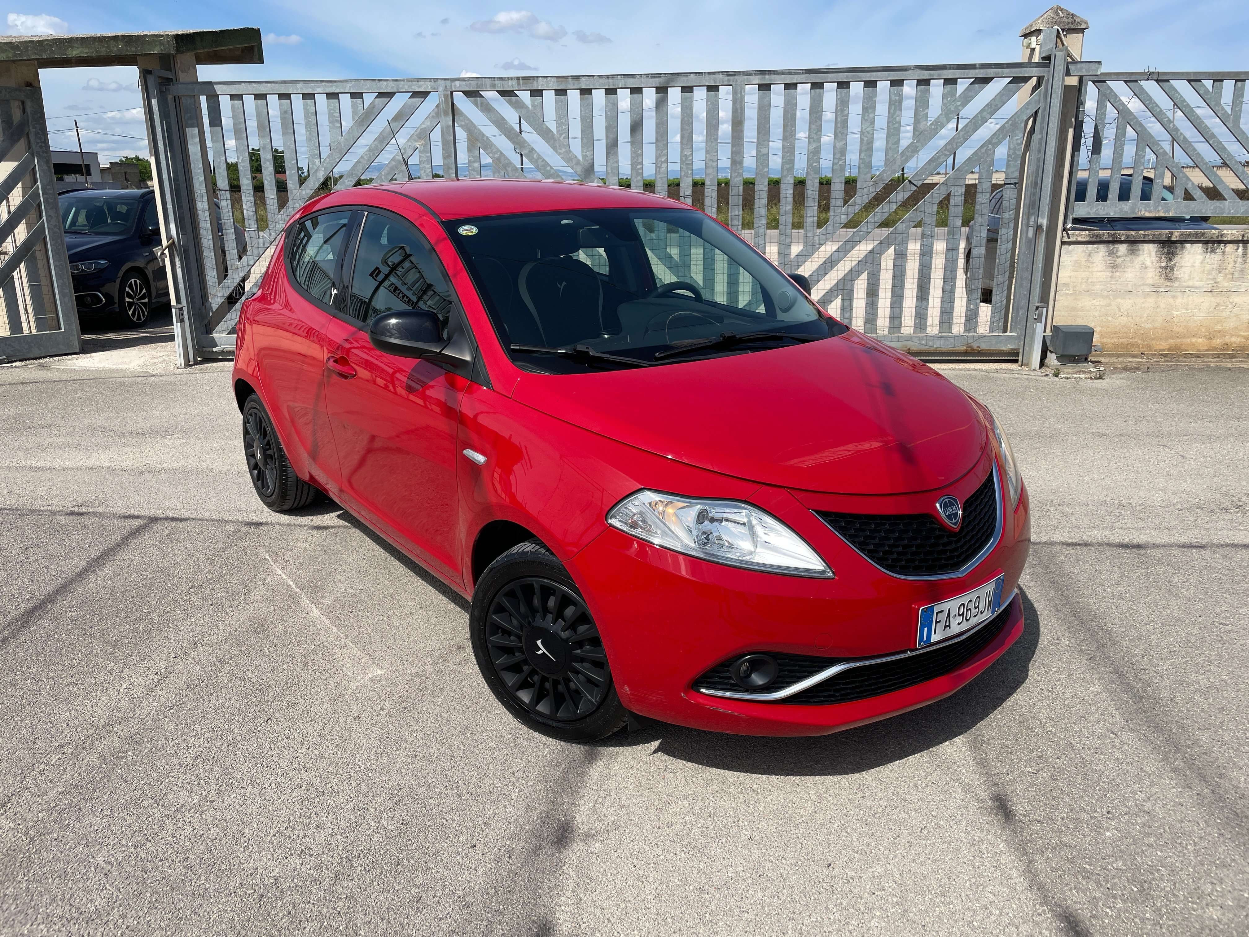 Lancia Ypsilon1.2 8v Elefantino ecochic GPL 69cv my14