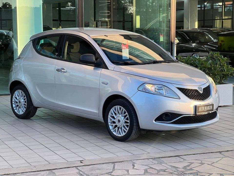 Lancia Ypsilon1.2 69 CV 5 porte Silver