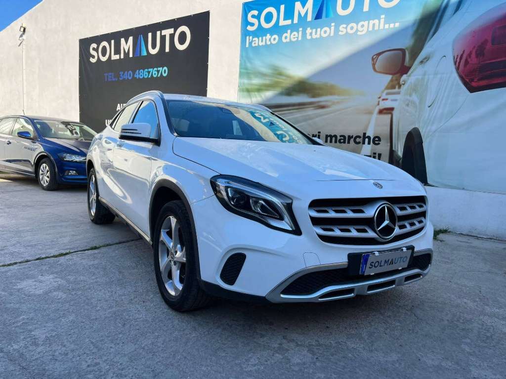 Mercedes-Benz GLA 180Mercedes GLA 180d