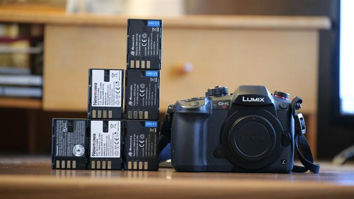 PANASONIC LUMIX GH5S MIRRORLESS