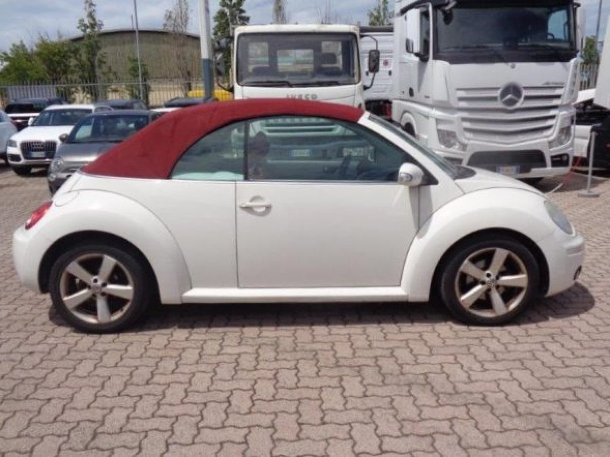 VOLKSWAGEN New Beetle 1.9 TDI 105CV Cabrio Lim. Red Edt.