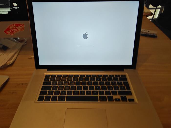 APPLE MACBOOK PRO 15" LATE 2011, I7 8GB RAM 500GB HD