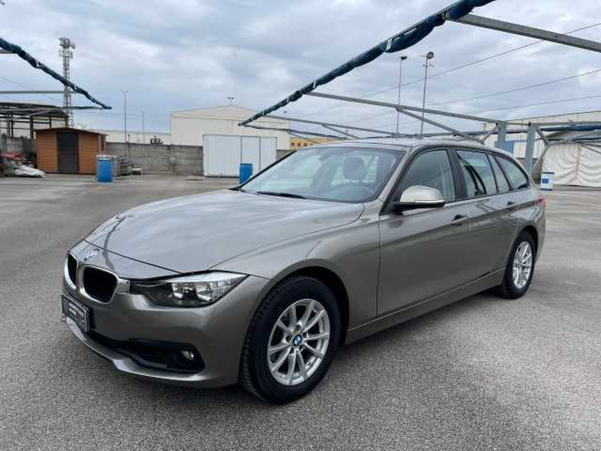 BMW Serie 3 (F30/F31) 318d xDrive Touring Business Advantage