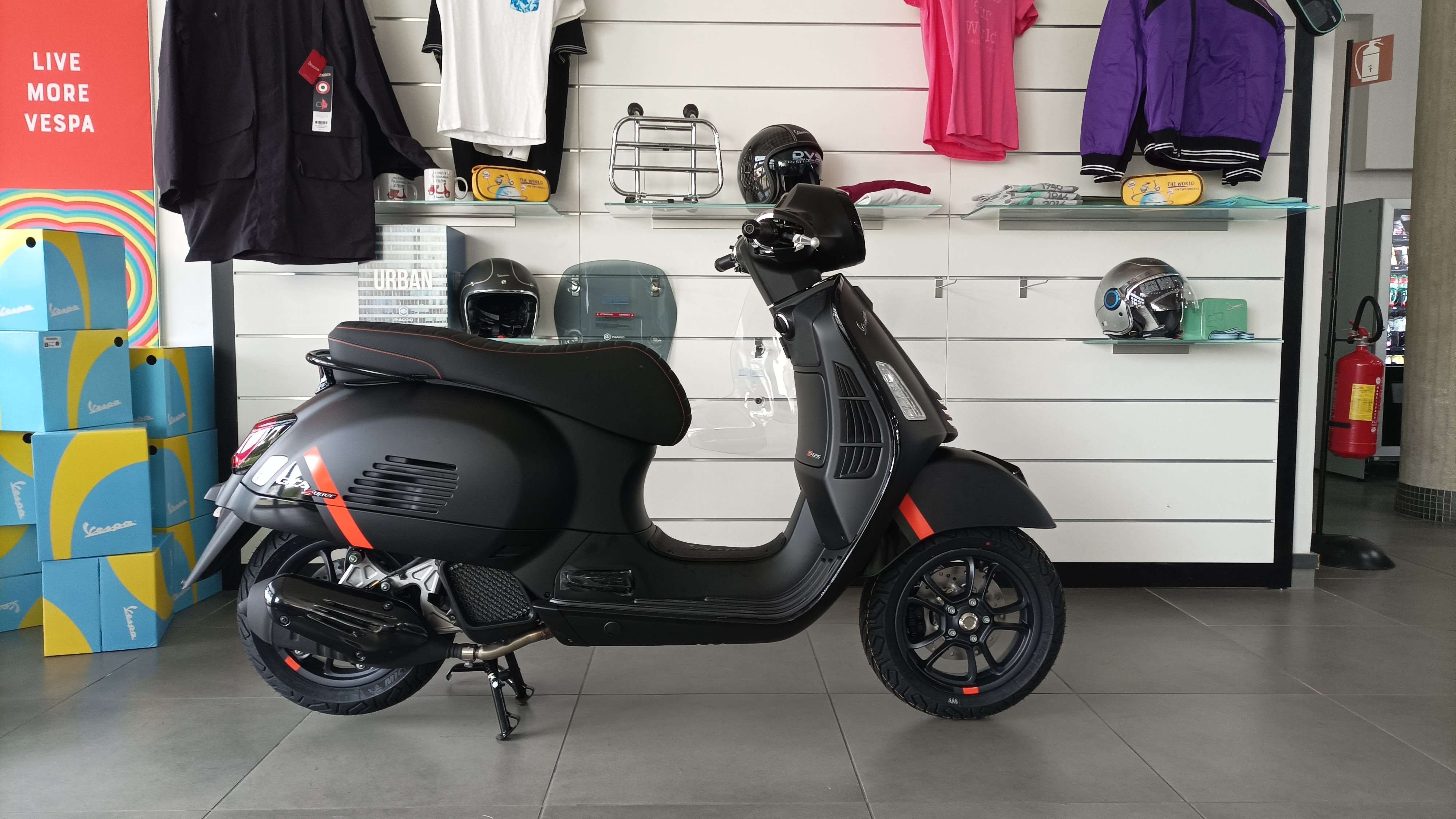 Vespa GTS Super 125-2023