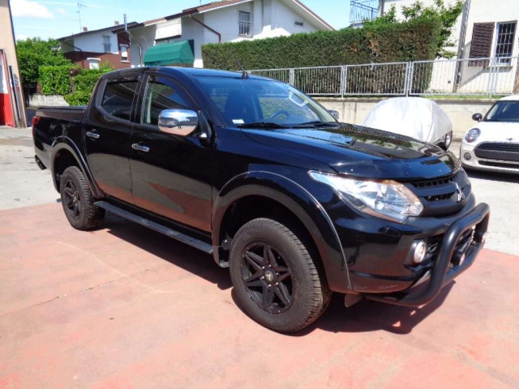 Mitsubishi L2002.4 DI-D/181CV Double Cab Intense