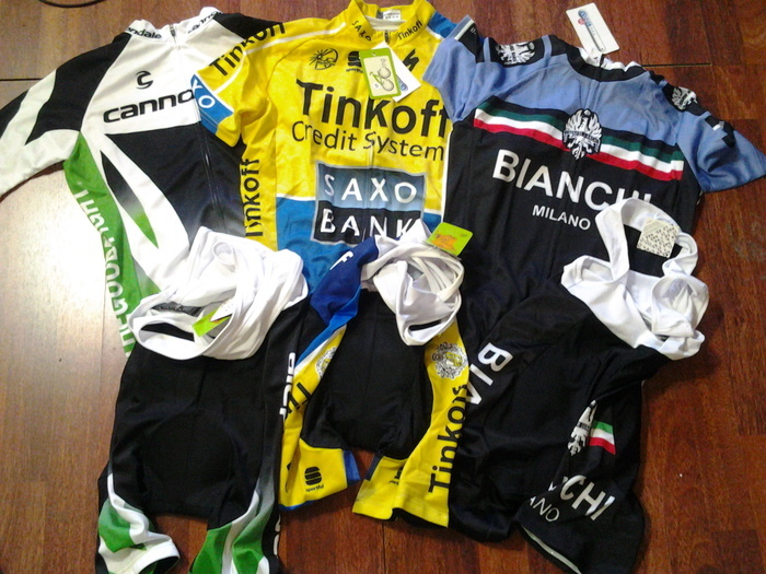 STOCK 3 COMPLETI CICLISMO NUOVI,TG.S