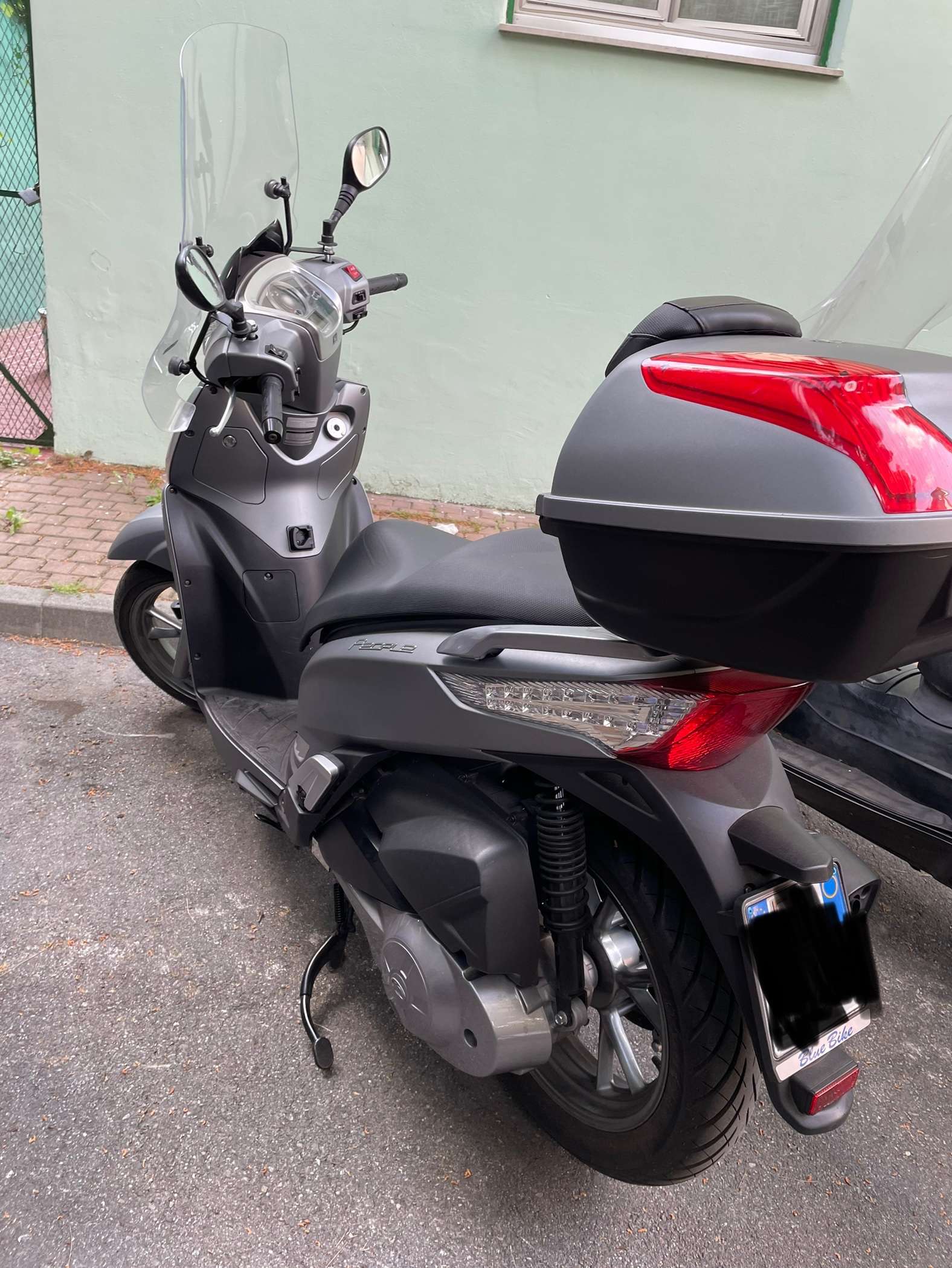 Kymco People GT300i