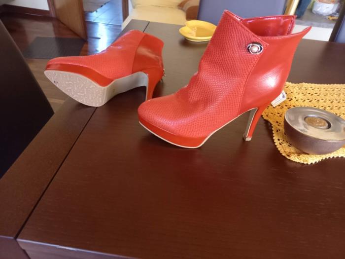 SCARPE ROSSE