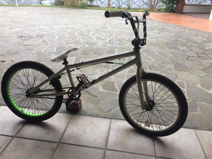 BICICLETTA DA FREESTYLE