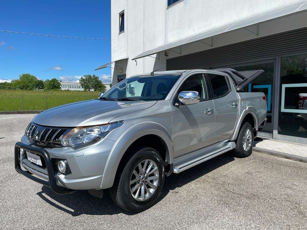 Mitsubishi L200d.cab 2.4d Intense 4wd 181cv, Traino, Hard Top.