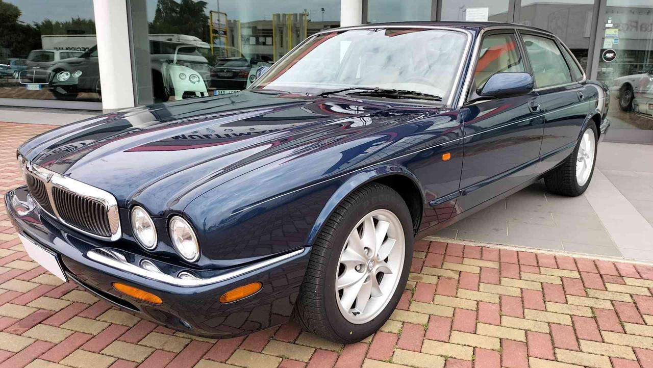 Jaguar XJ4.0 cat Executive