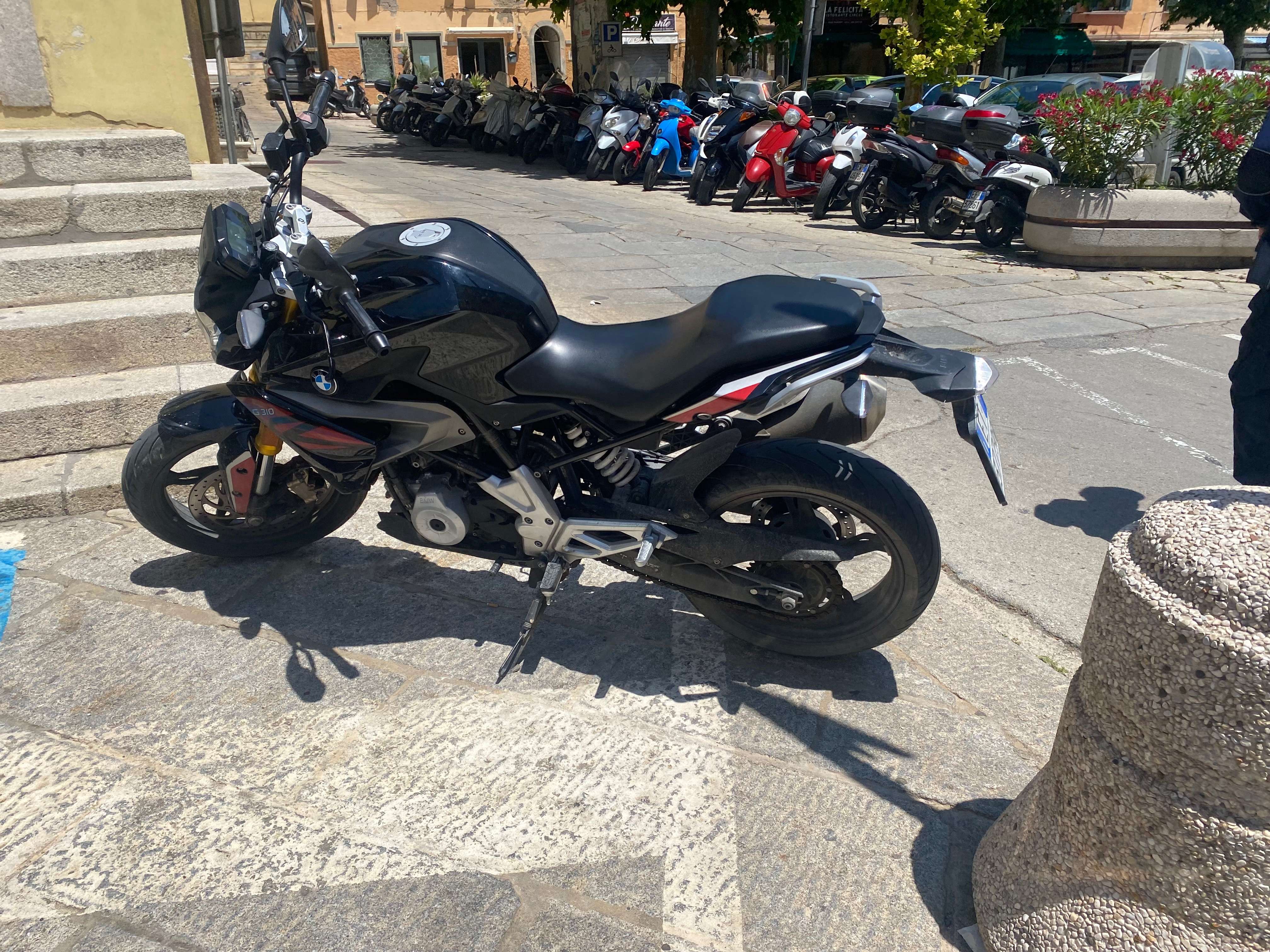 BMW G 310 R