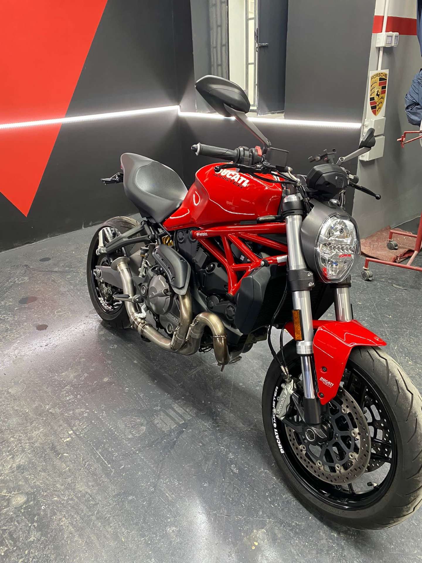 Ducati Monster 821red