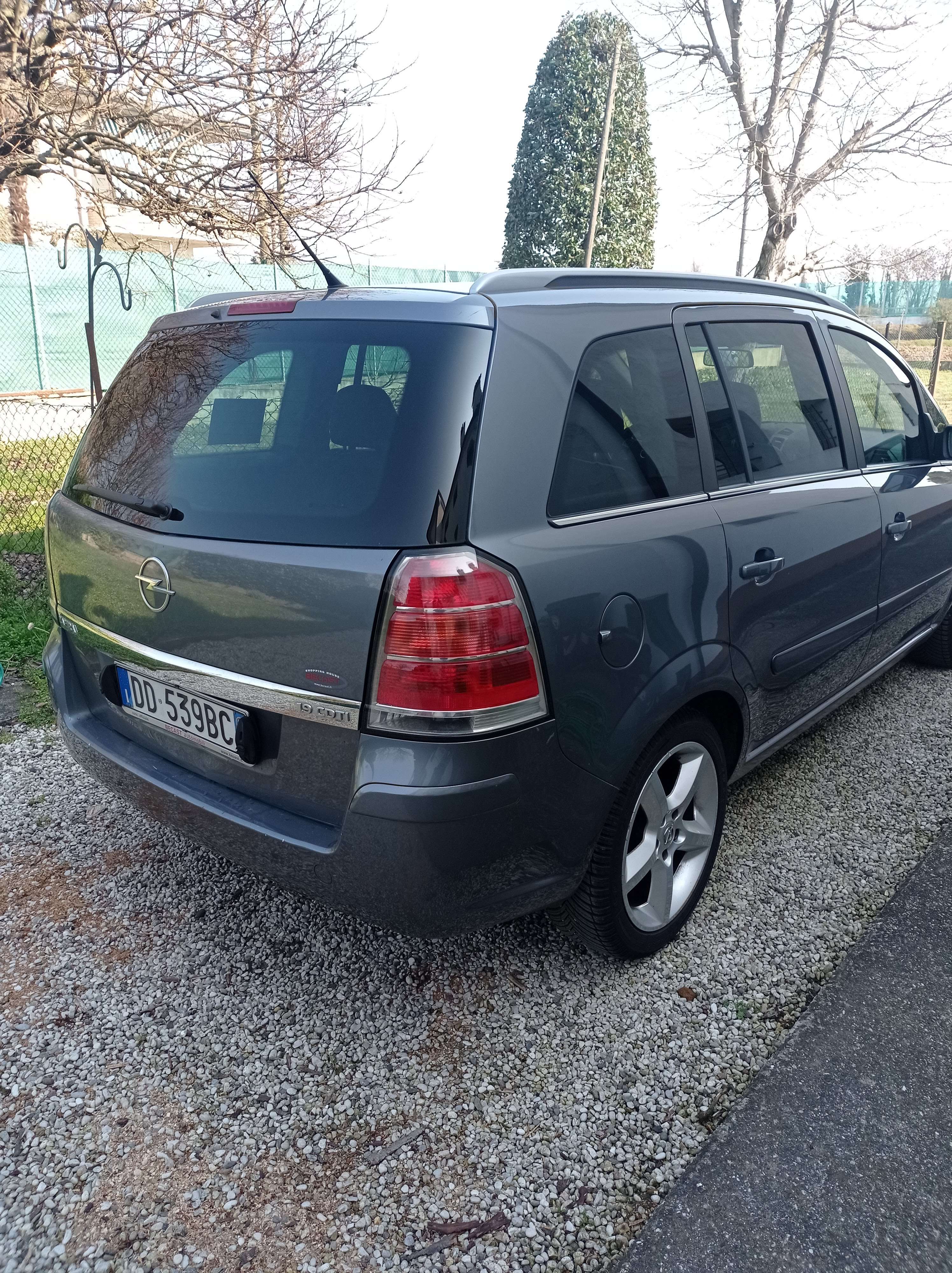 Opel ZafiraZafira 1.9 cdti Cosmo 120cv auto