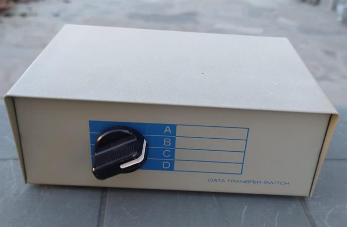 DATA TRANSFER SWITCH BOX WIRETEK A 4 INGRESSI, COME NUOVO