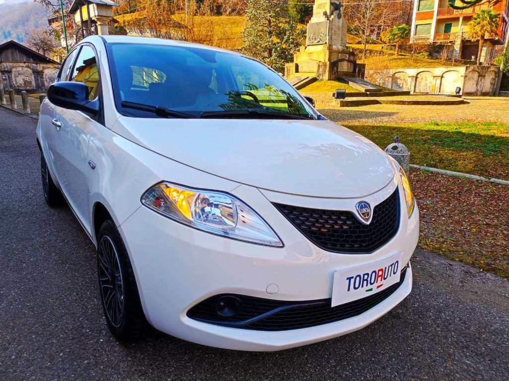 Lancia Ypsilon1.2 69 CV 5 porte S&S Gold NEOPATENTATI