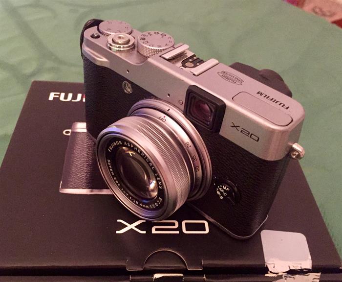 FUJIFILM X20