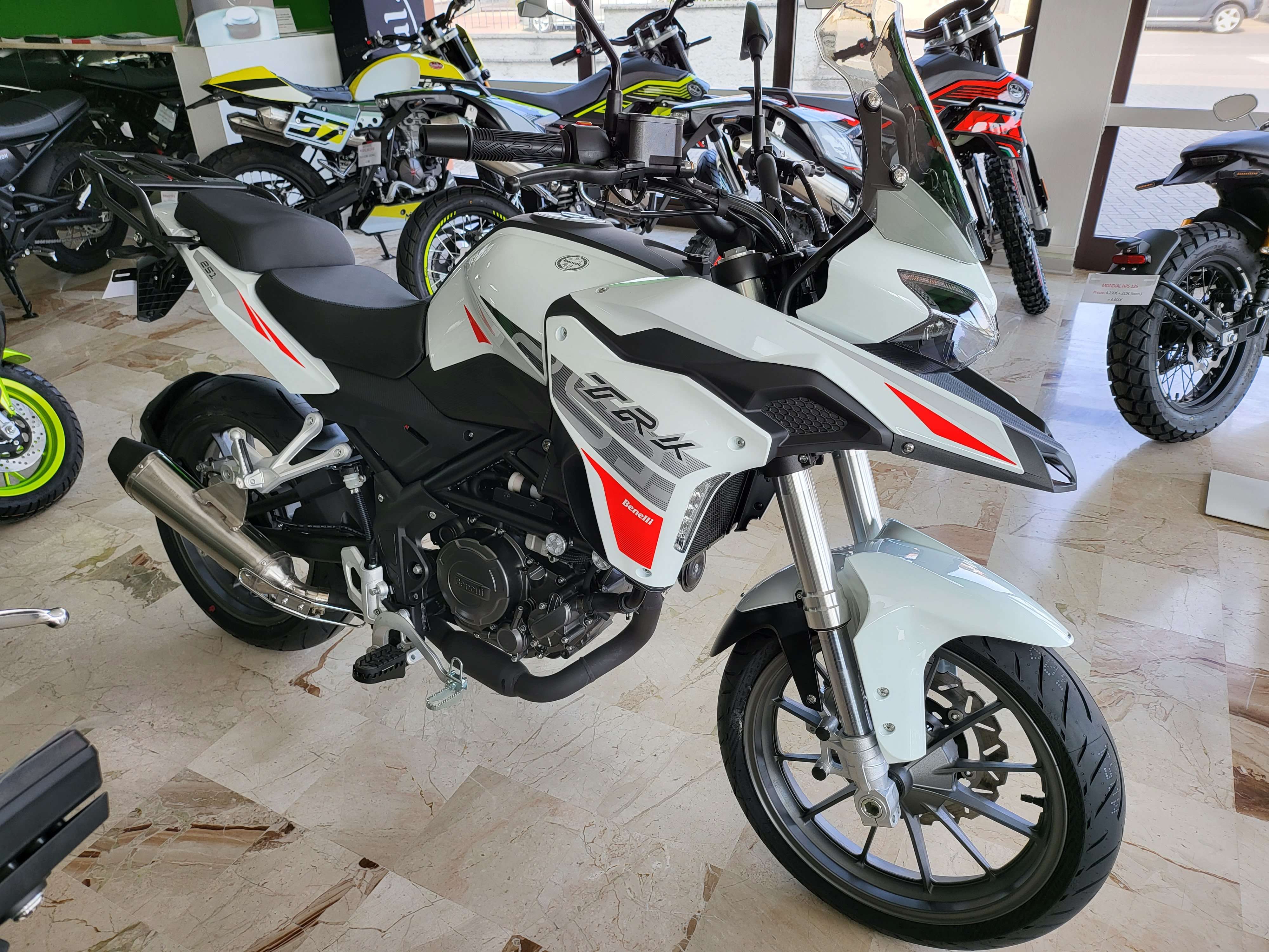 Benelli TRK 251ABS