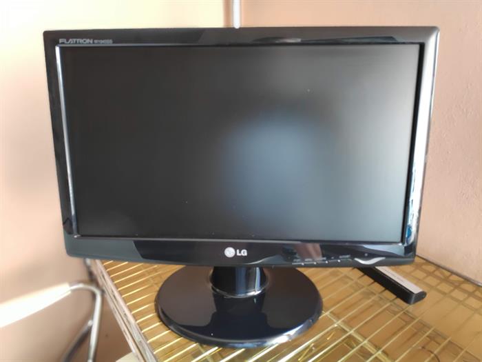 MONITOR LG 19"