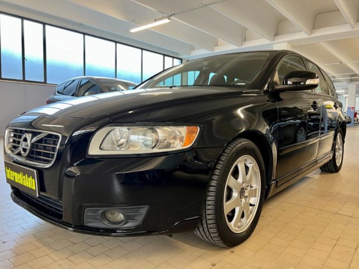 VOLVO V50 (2003-2012) V50 D2 R-design