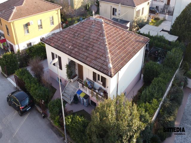 Abitazione indipendente con giardino.