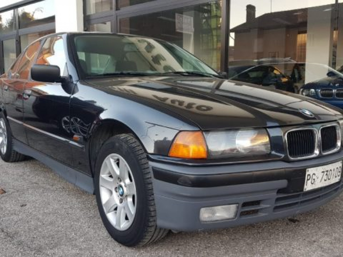 BMW Serie 3 (E36) 318i cat 4 porte Europa