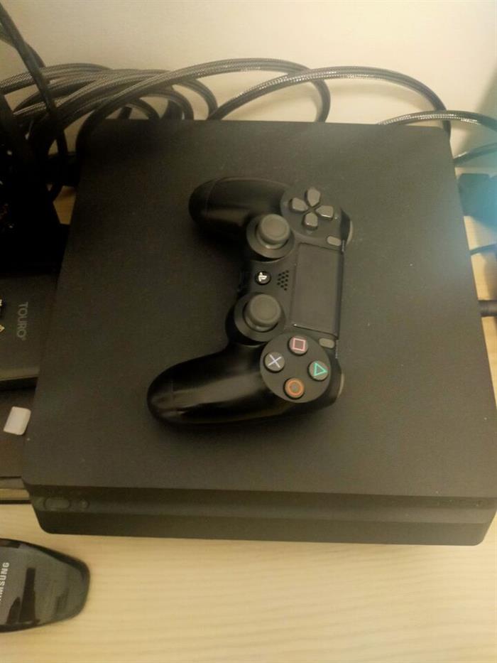 PLAYSTATION 4 500 GB