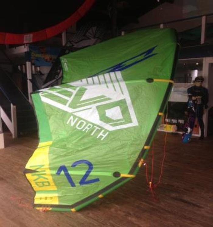 2014 NORTH EVO KITE COMPLETE W/BAR & LINES