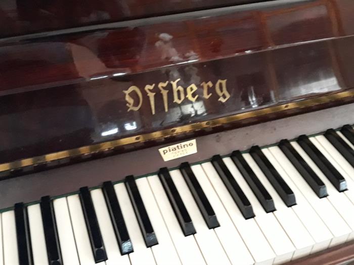 PIANOFORTE DA STUDIO OFFBERG