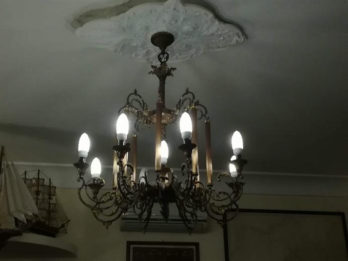 LAMPADARIO IN OTTONE MASSICCIO