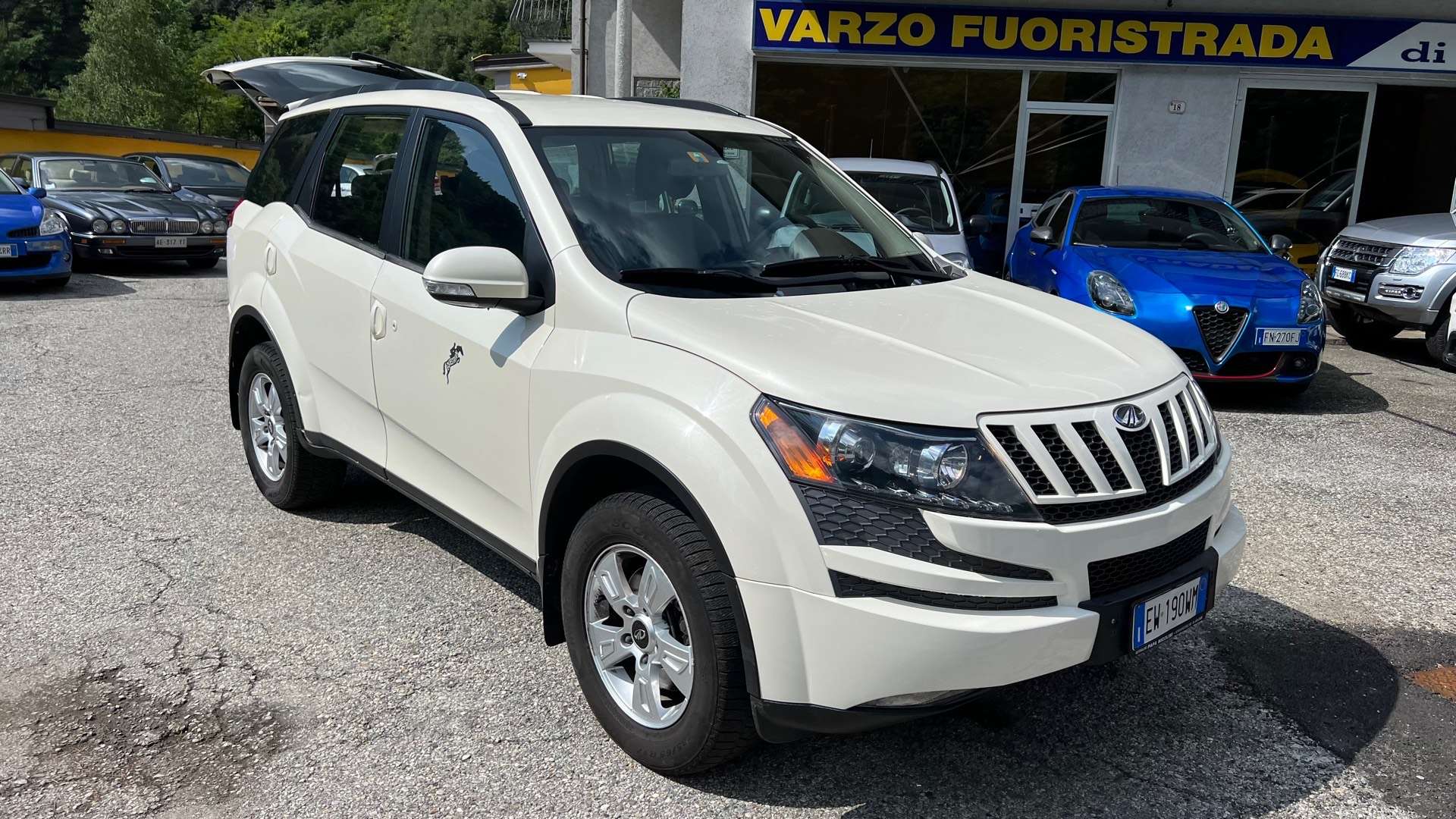 Mahindra XUV5002.2 16v W8 awd 7p.ti M1