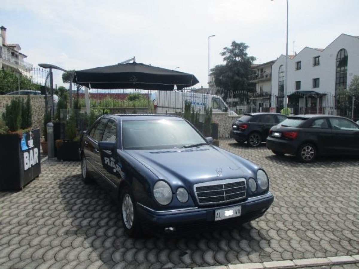 MERCEDES Classe E (W/S210) E 200 cat Avantgarde