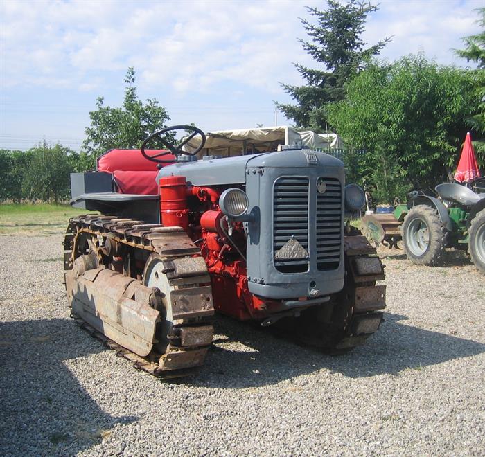 TRATTORE MOTOMECCANICA CON CINGOLI 28CV