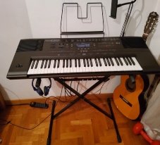 Roland E500