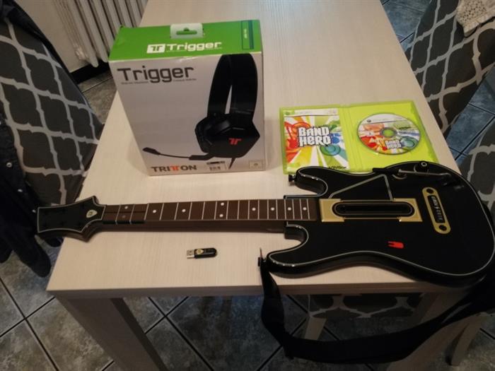 BAND HERO XBOX360 + CHITARRA+ CUFFIE TRITON