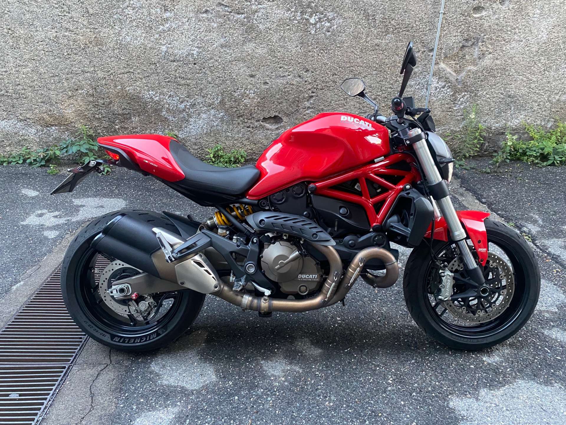 Ducati Monster 821abs red