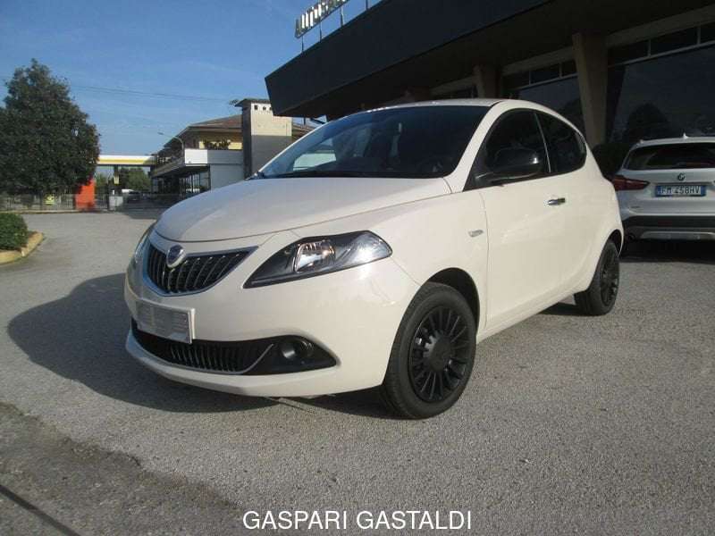 Lancia Ypsilon1.0 FireFly 5 porte S&S Hybrid Silver