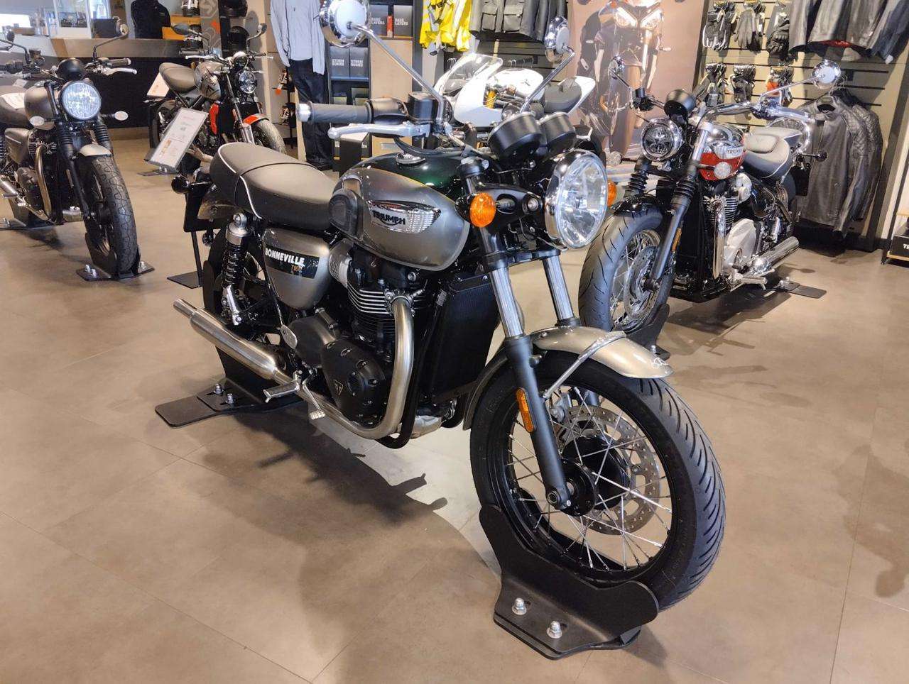 Triumph Bonneville T100 Gold Line