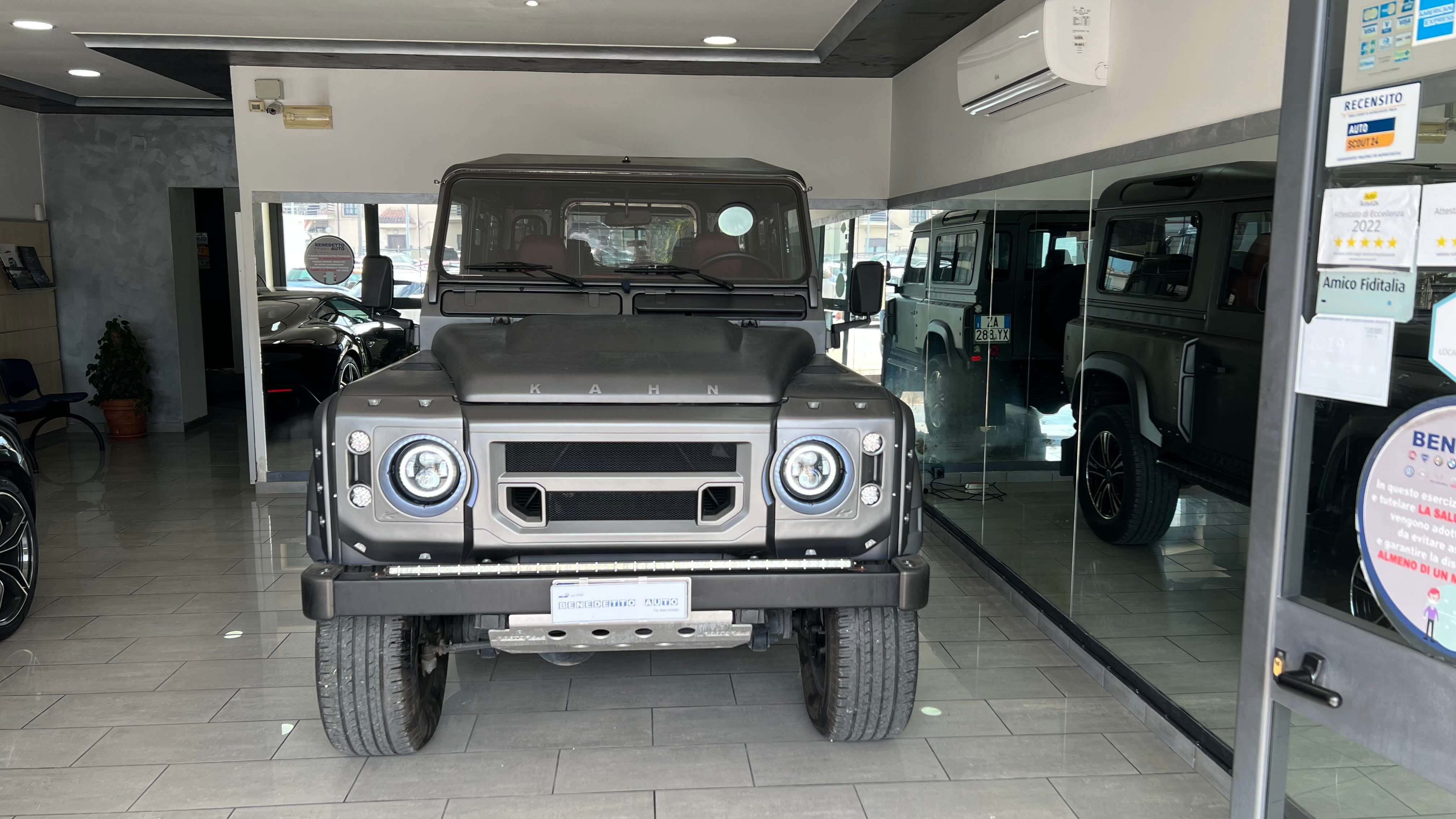 Land Rover Defenderkhan GRIGIO OPACO PERFETTO