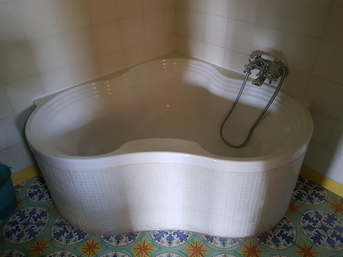 VASCA DA BAGNO ANGOLARE 130X130