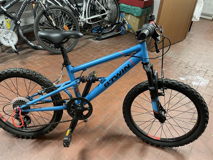 MOUNTAIN BIKE BAMBINO 6/10 ANNI