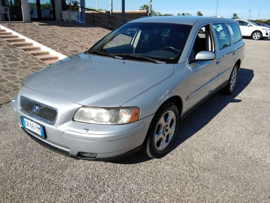 Volvo V702.4 D5 20V (185CV) cat AWD Kinetic