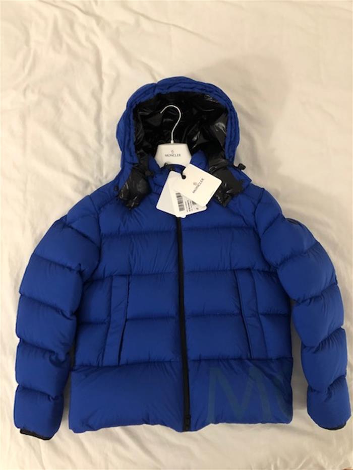 PIUMINO MONCLER COLORE AZZURRO