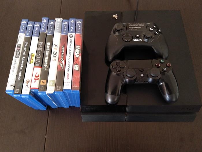 PLAYSTATION 4